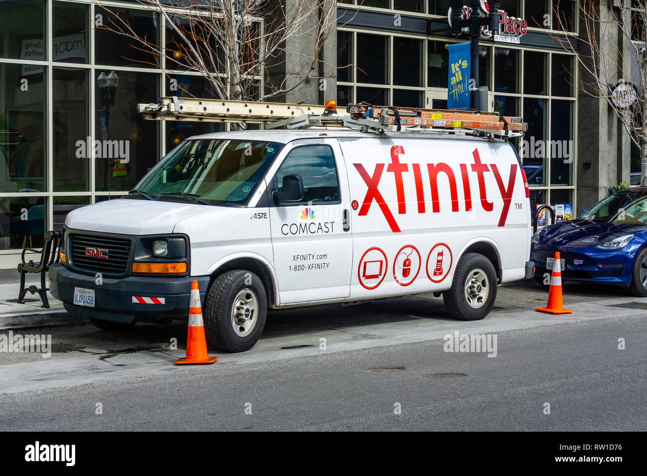 Comcast van hi-res stock photography and images - Alamy