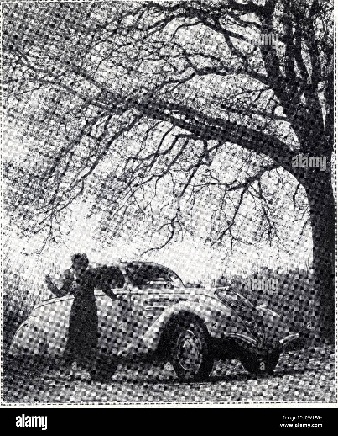 Photo ancienne.13 juin 1936. La 402 Peugeot Stock Photo - Alamy