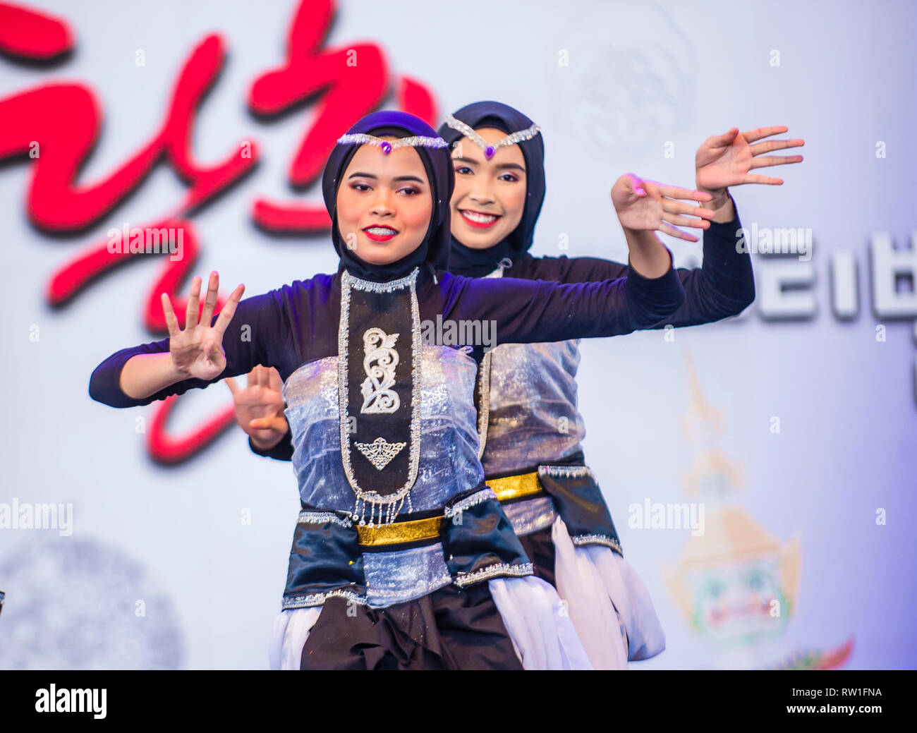 Indonesian dancers from Sma Nasima Semaran dance groupe perform at the ...