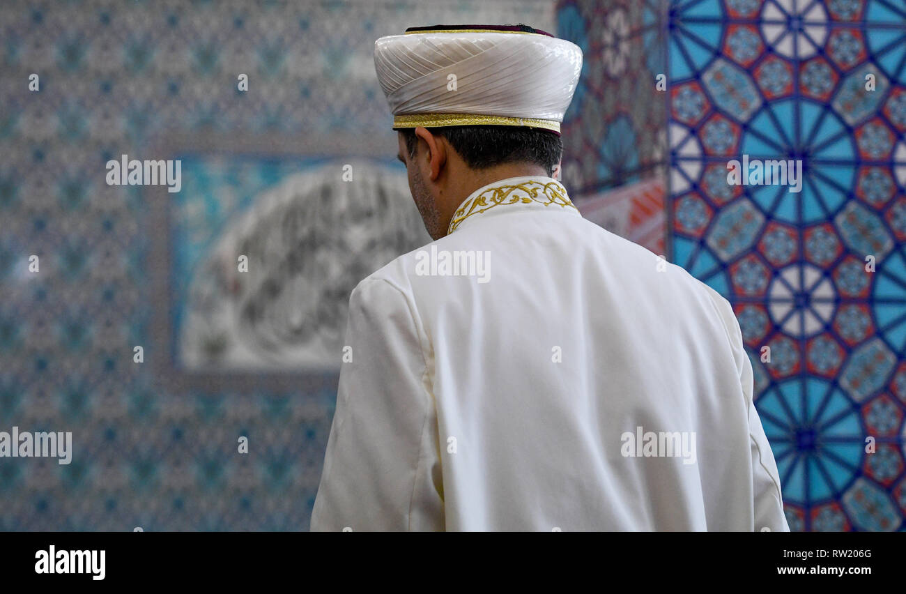 Clergy training hi-res stock photography and images - Alamy