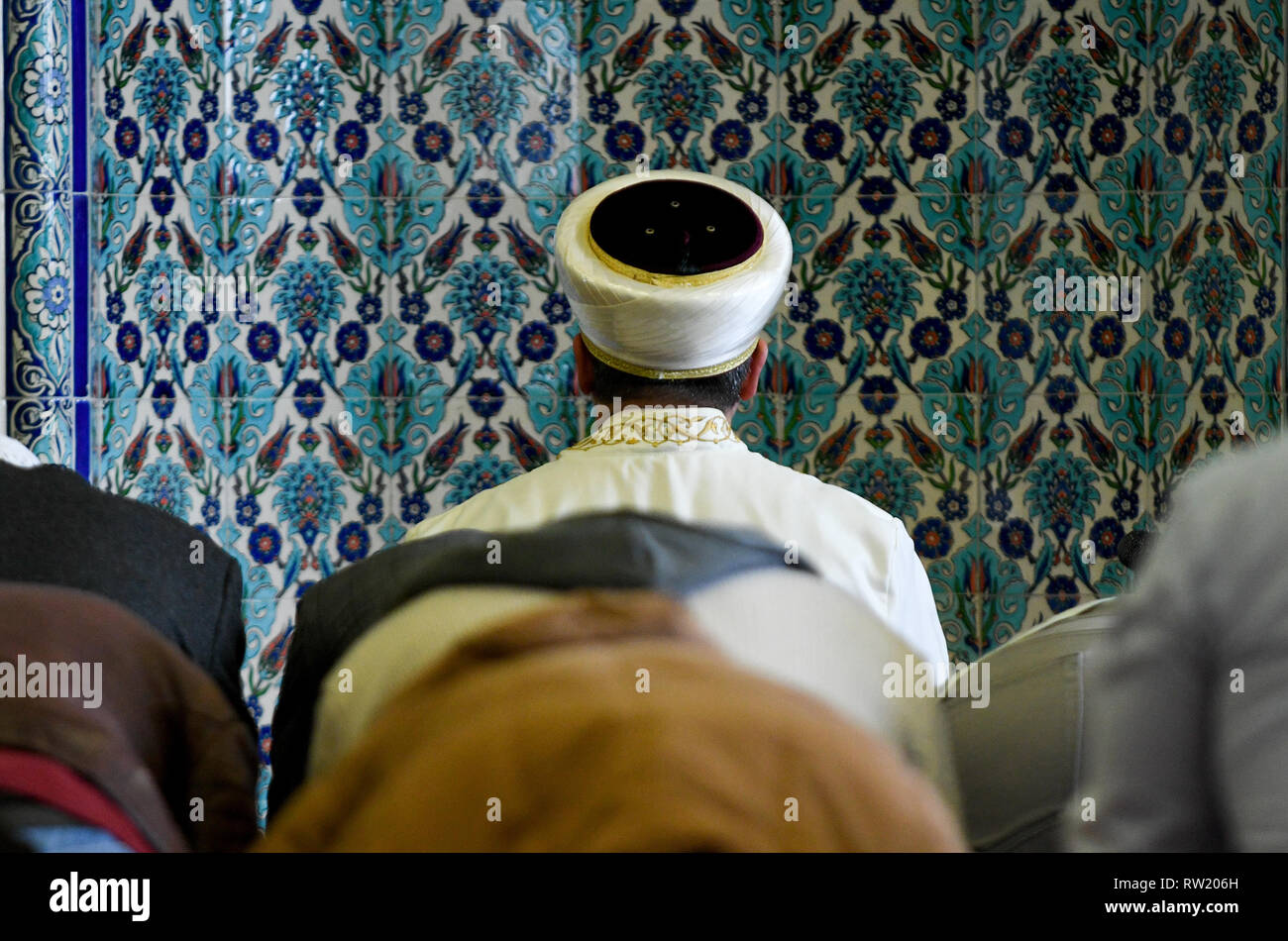 Clergy training hi-res stock photography and images - Alamy