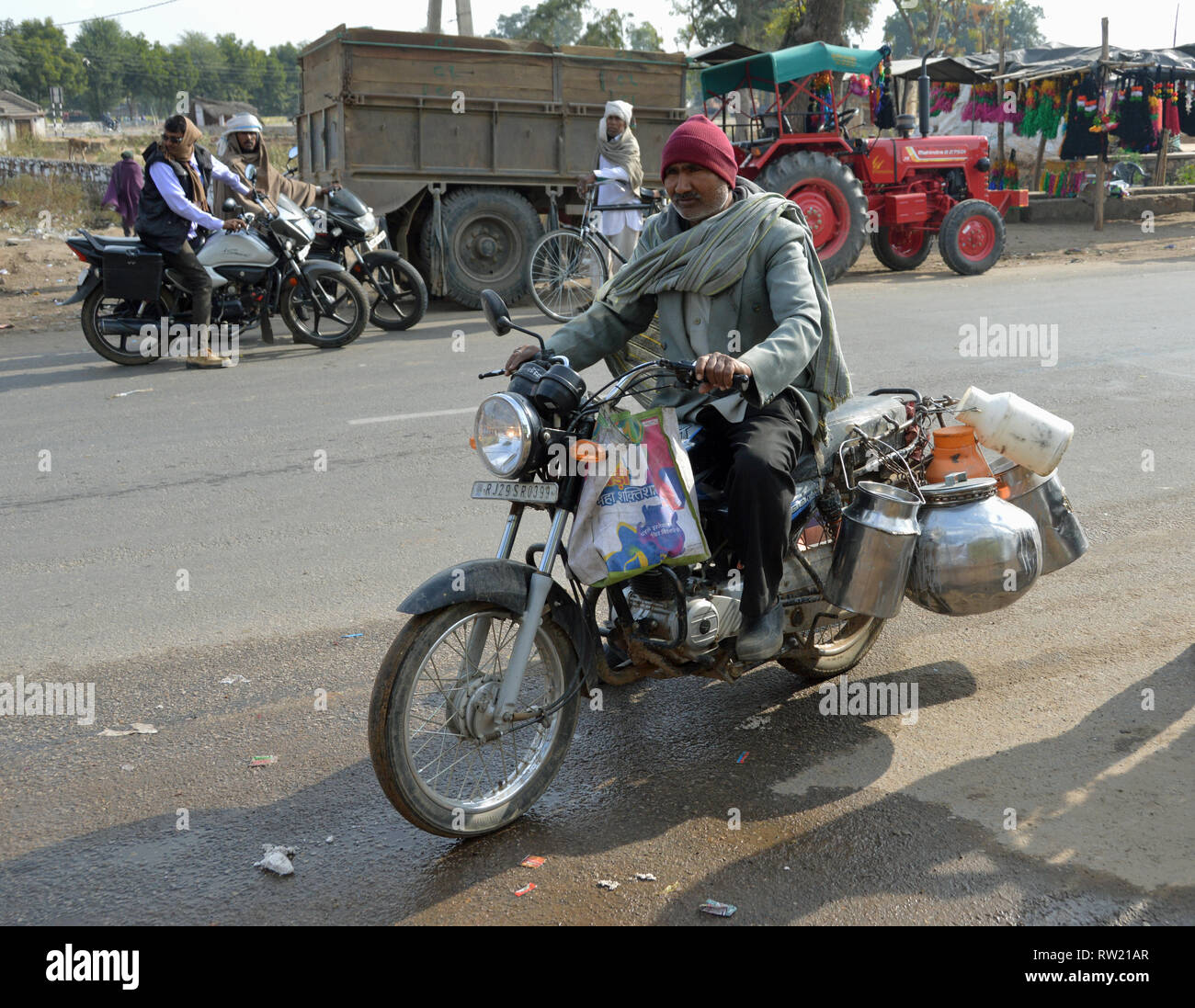 Motorcycle fully loaded hi-res stock photography and images - Alamy