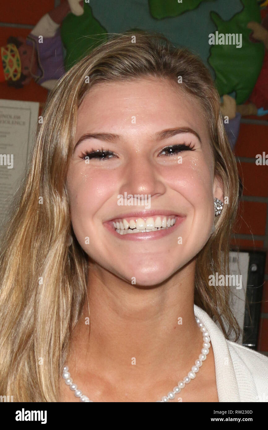 Alina rae carranza hi-res stock photography and images - Alamy