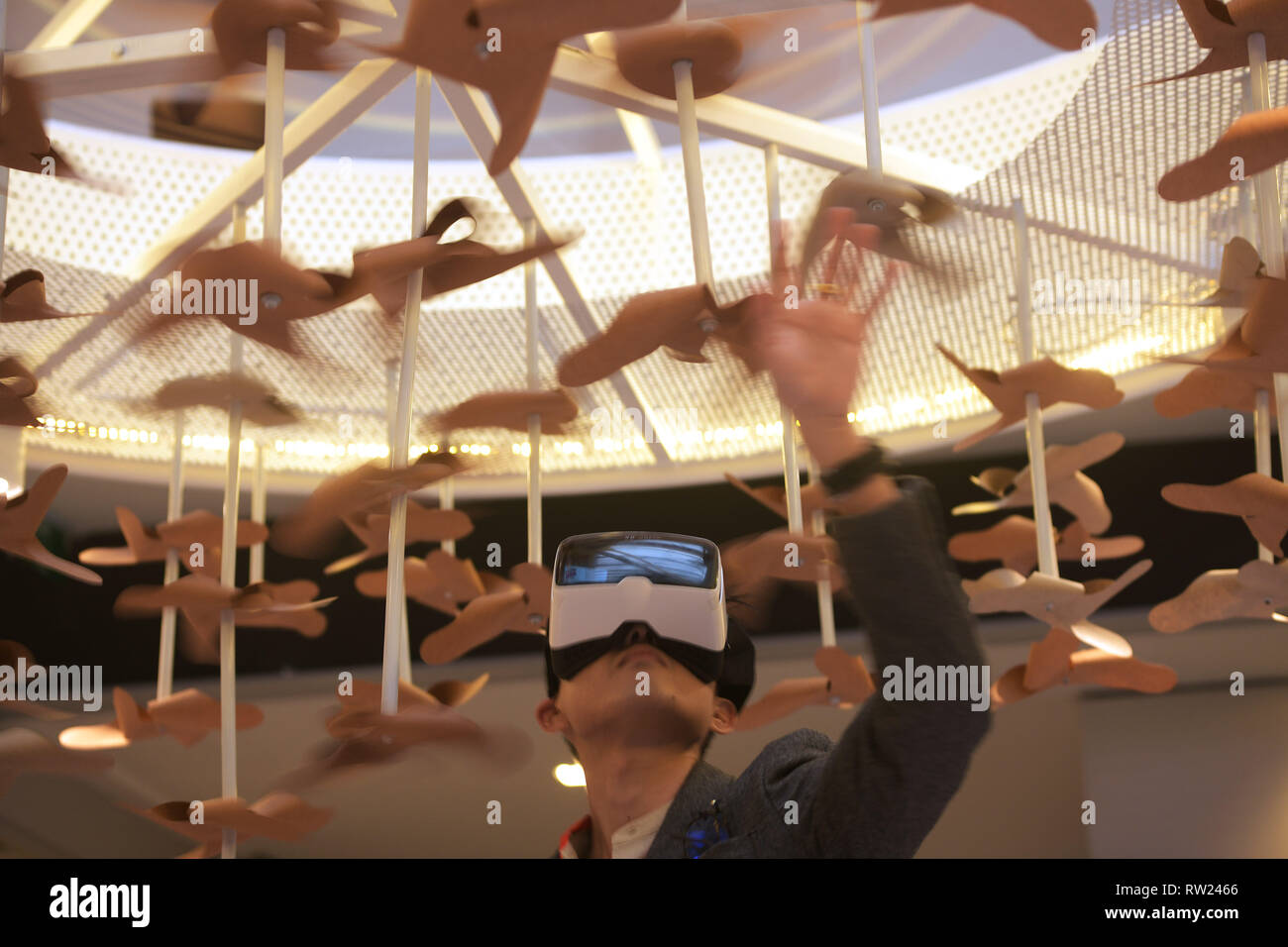 Singapore. 4th Mar, 2019. A visitor views the exhibits with Virtual ...