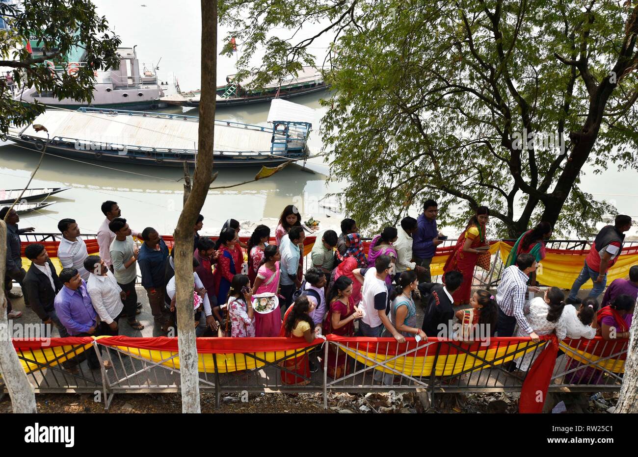 Maha Shivratri. Guwahati, assam, India. March 4, 2019. Devotees throng ...