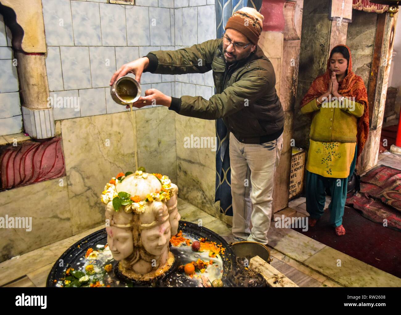 Shiva milk offering hi-res stock photography and images - Alamy