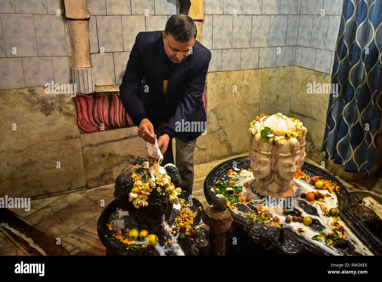Shiva milk offering hi-res stock photography and images - Alamy