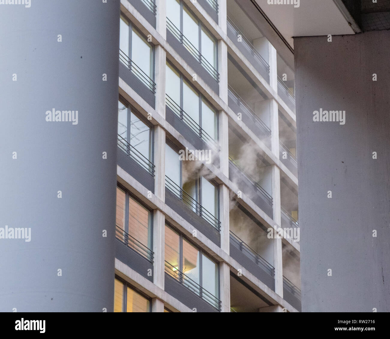 Emergency response building hi-res stock photography and images - Alamy