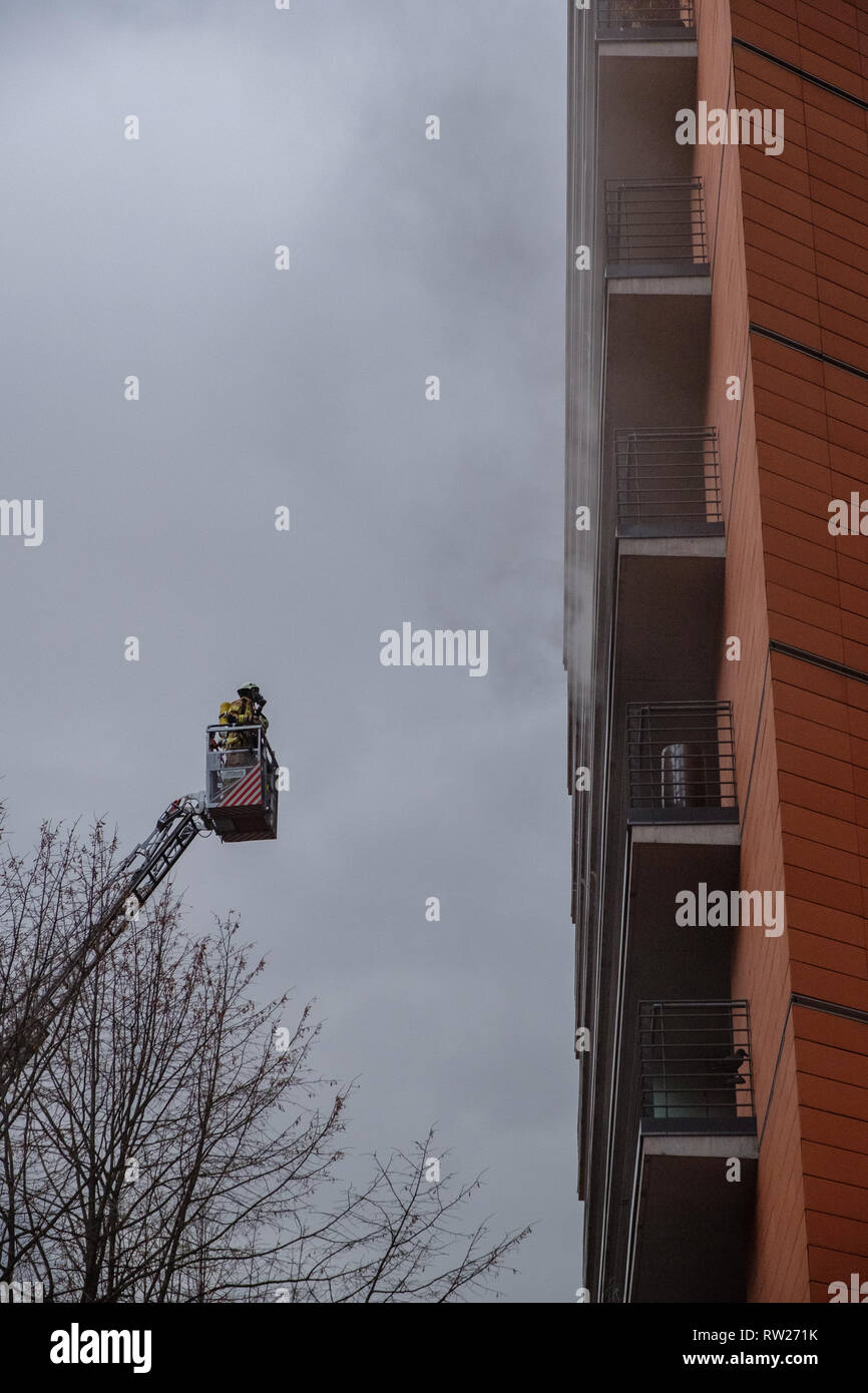 Emergency response building hi-res stock photography and images - Alamy