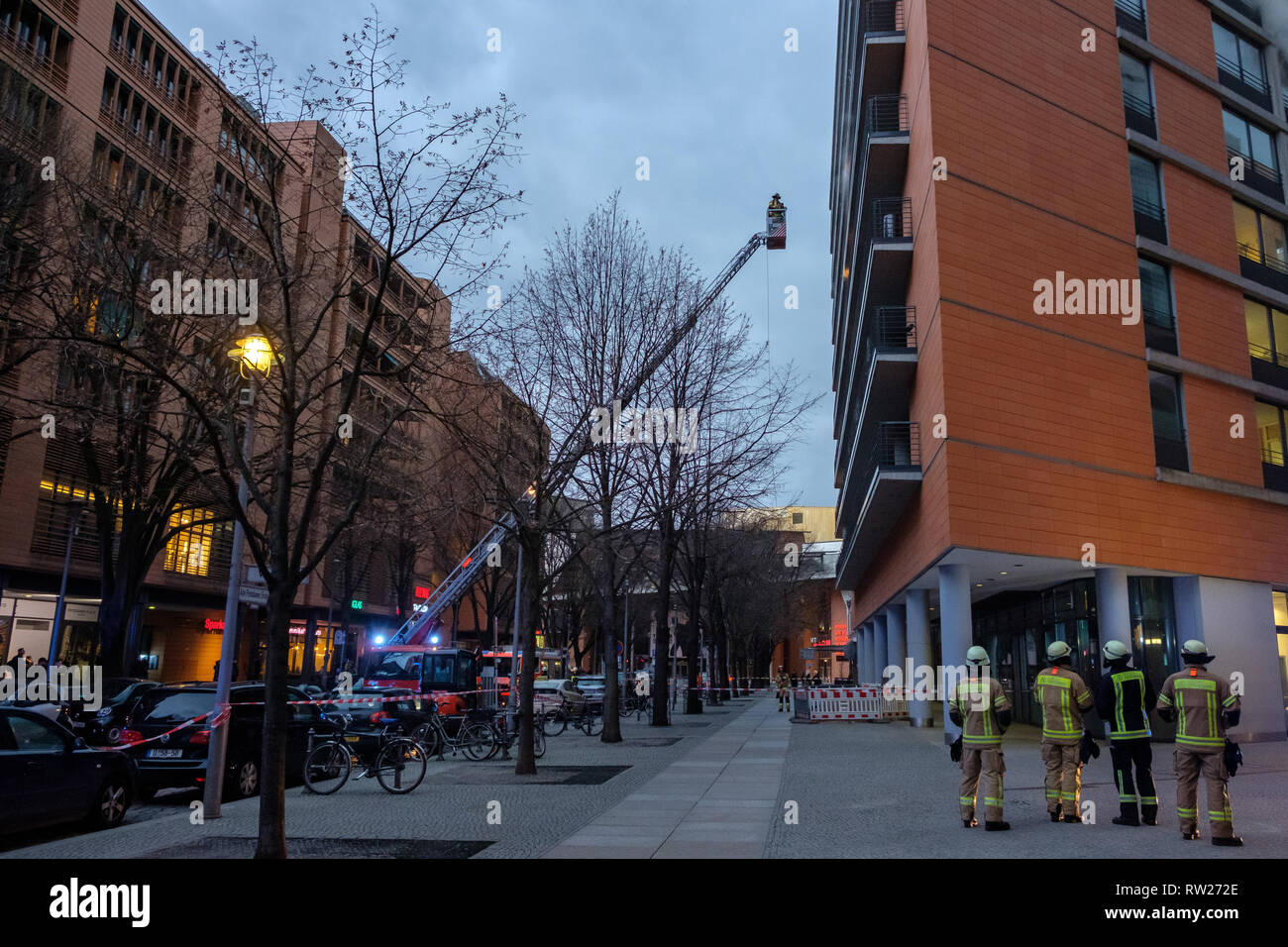Berlin, Germany. 4th Mar 2019. Emergency services respond to fire at ...