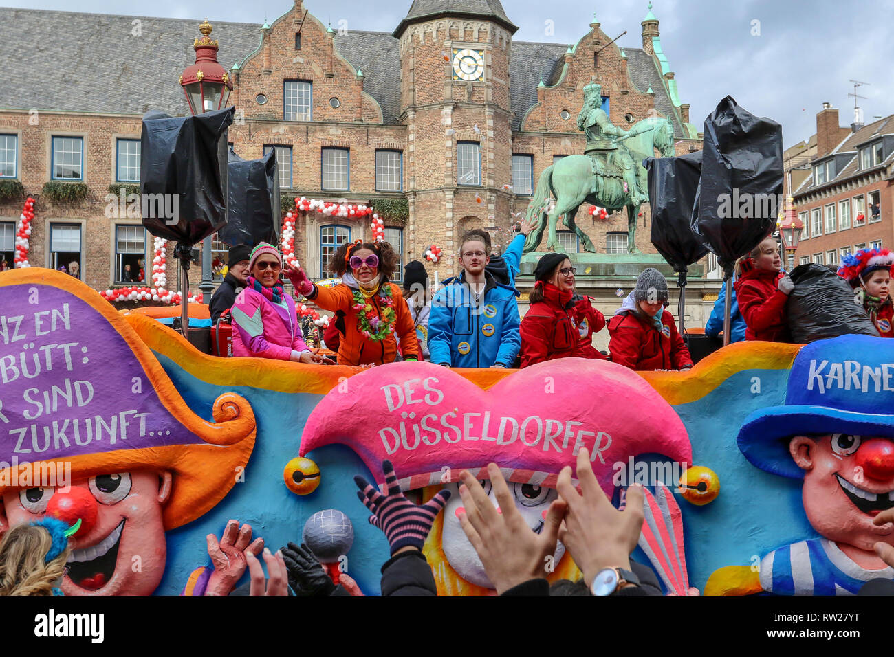 Dusseldorf, Germany. 4th February 2019. The wonderful annual carnival ...