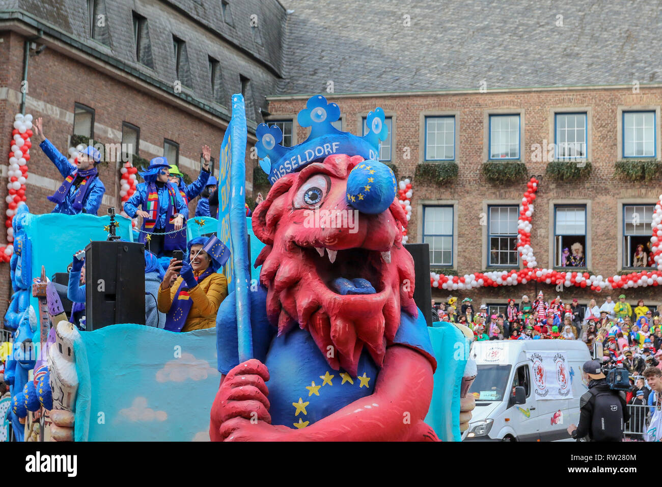 Dusseldorf, Germany. 4th February 2019. The wonderful annual carnival ...