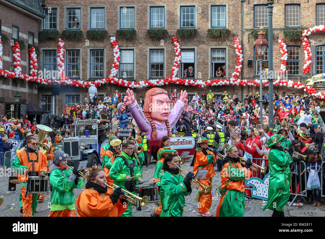 Dusseldorf, Germany. 4th February 2019. The wonderful annual carnival ...
