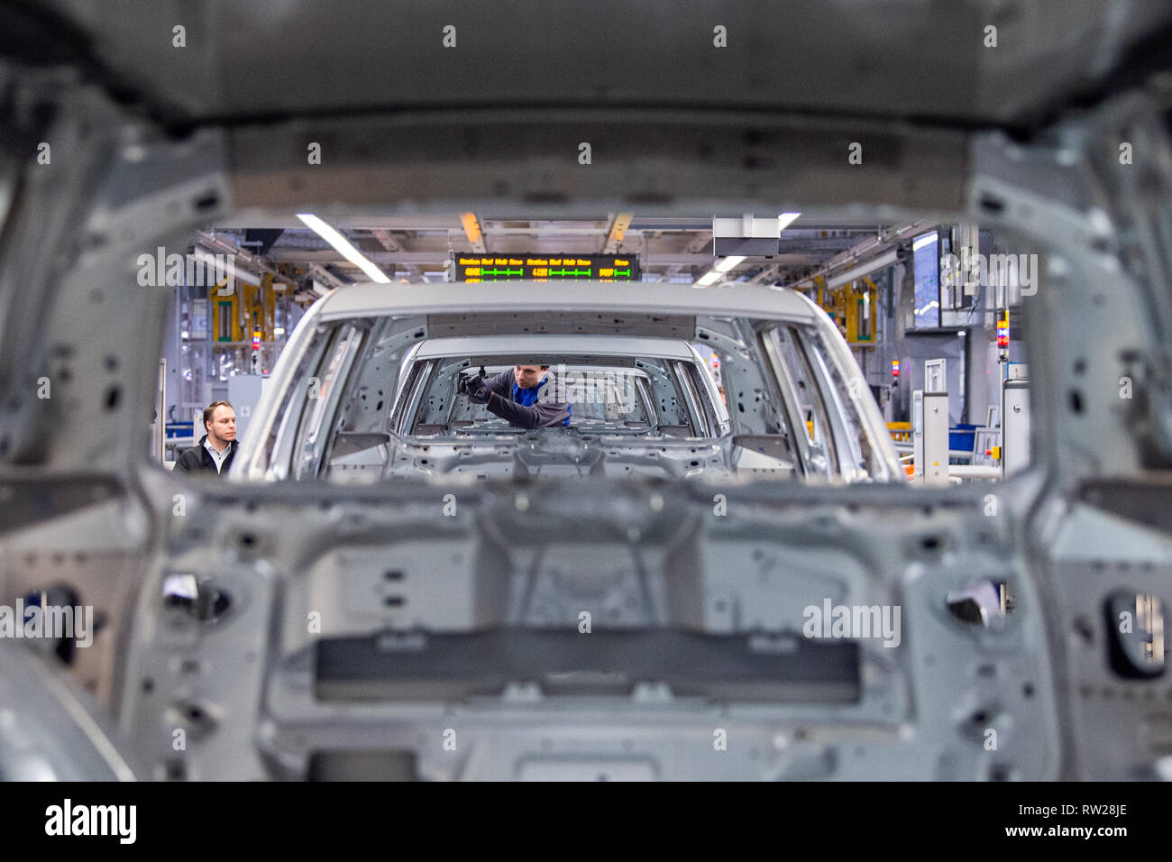 Wolfsburg, Germany. 01st Mar, 2019. An employee in the body shop at the ...