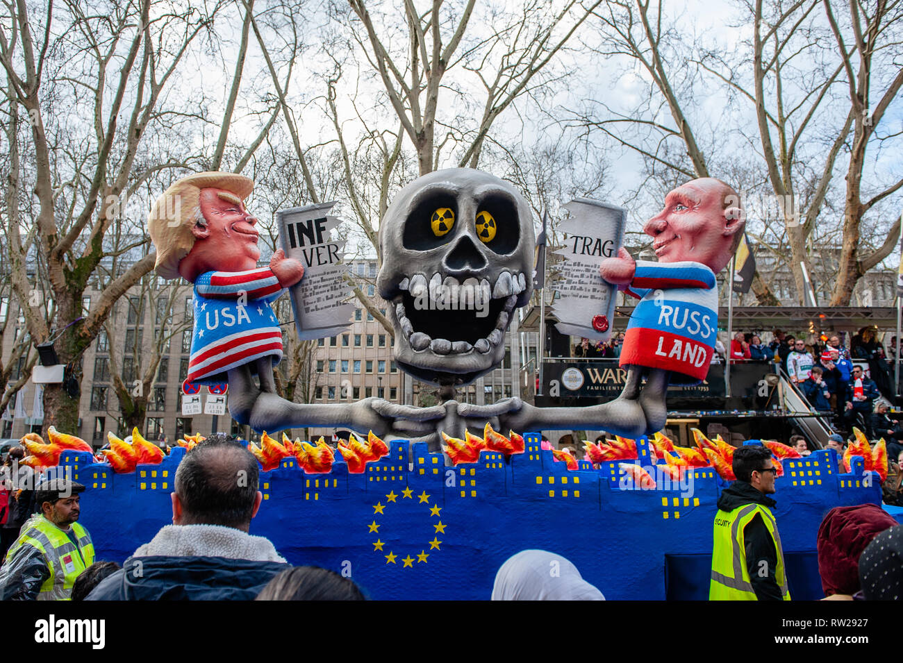 Putin and trump together hi-res stock photography and images - Alamy