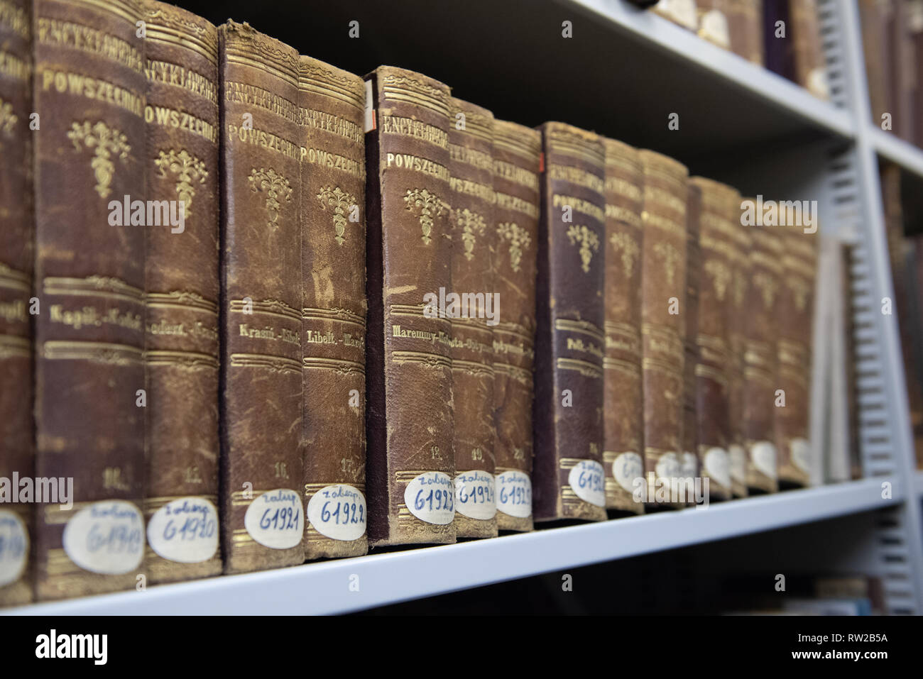 Encyclopedia books hi-res stock photography and images - Alamy