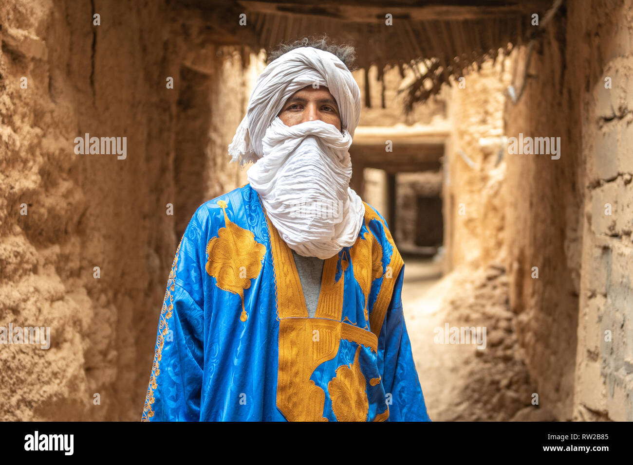 Man wearing Turban with Blue and Gold Kaftan, Foum Zguid, Morocco Stock ...