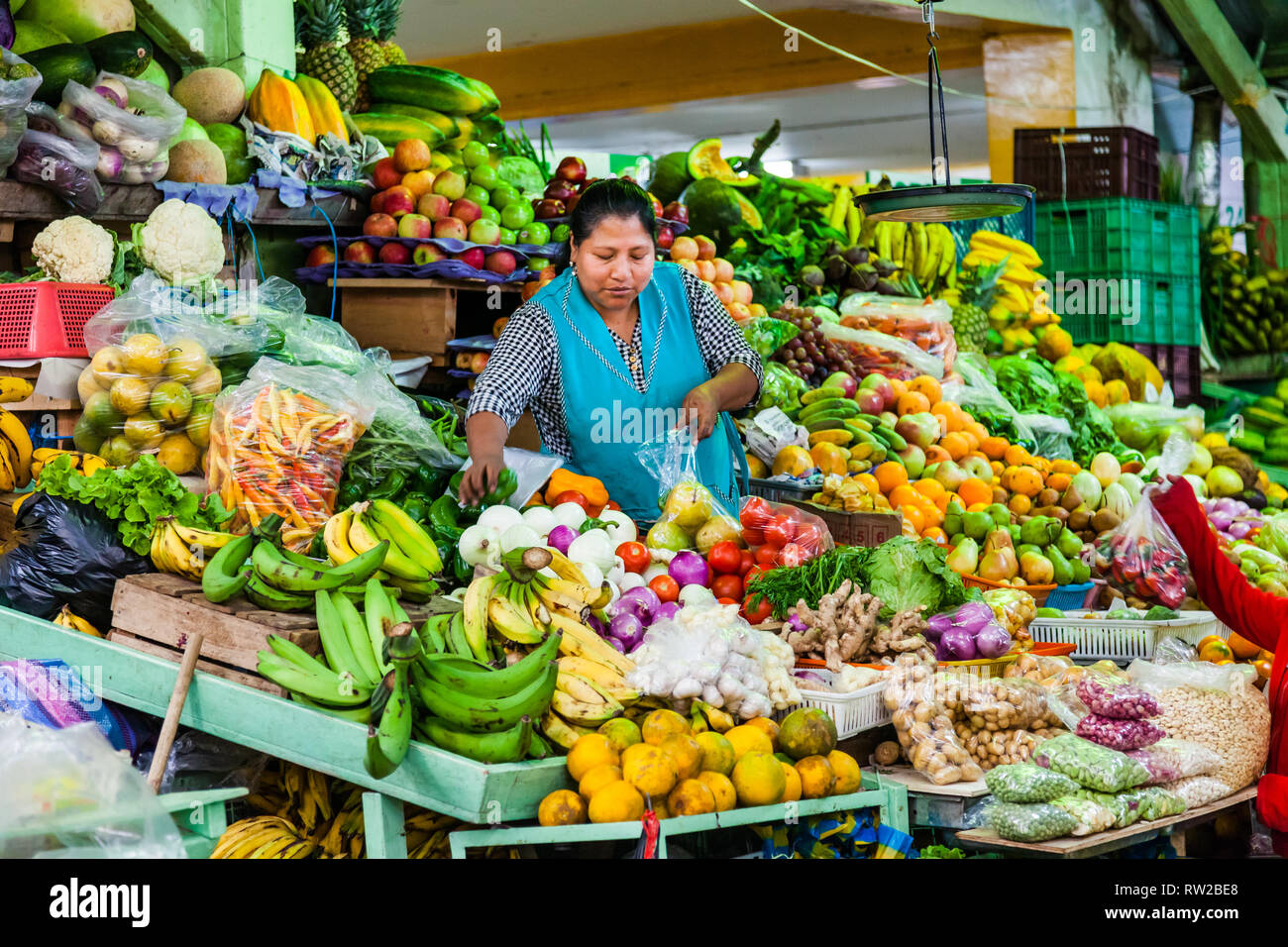 Mercado ecuador hi-res stock photography and images - Alamy