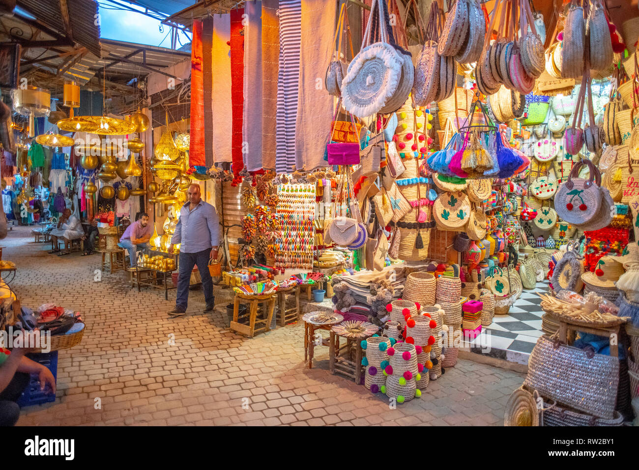 Market stalls selling hi-res stock photography and images - Alamy