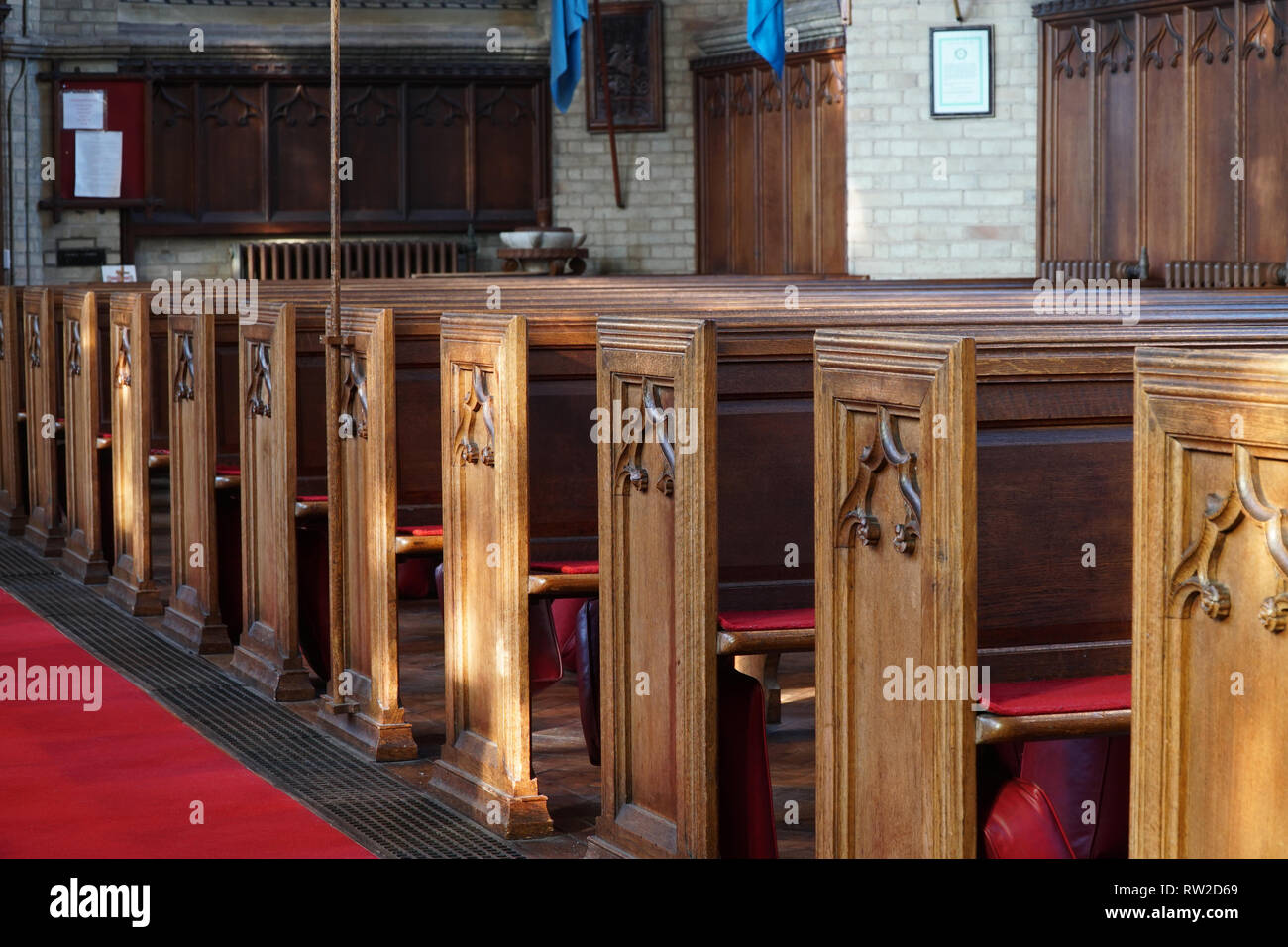 Empty church pews hi-res stock photography and images - Alamy