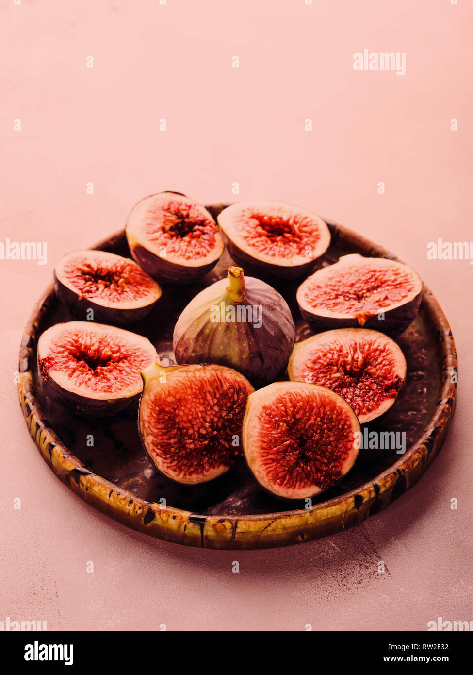 Coral dish hi-res stock photography and images - Alamy