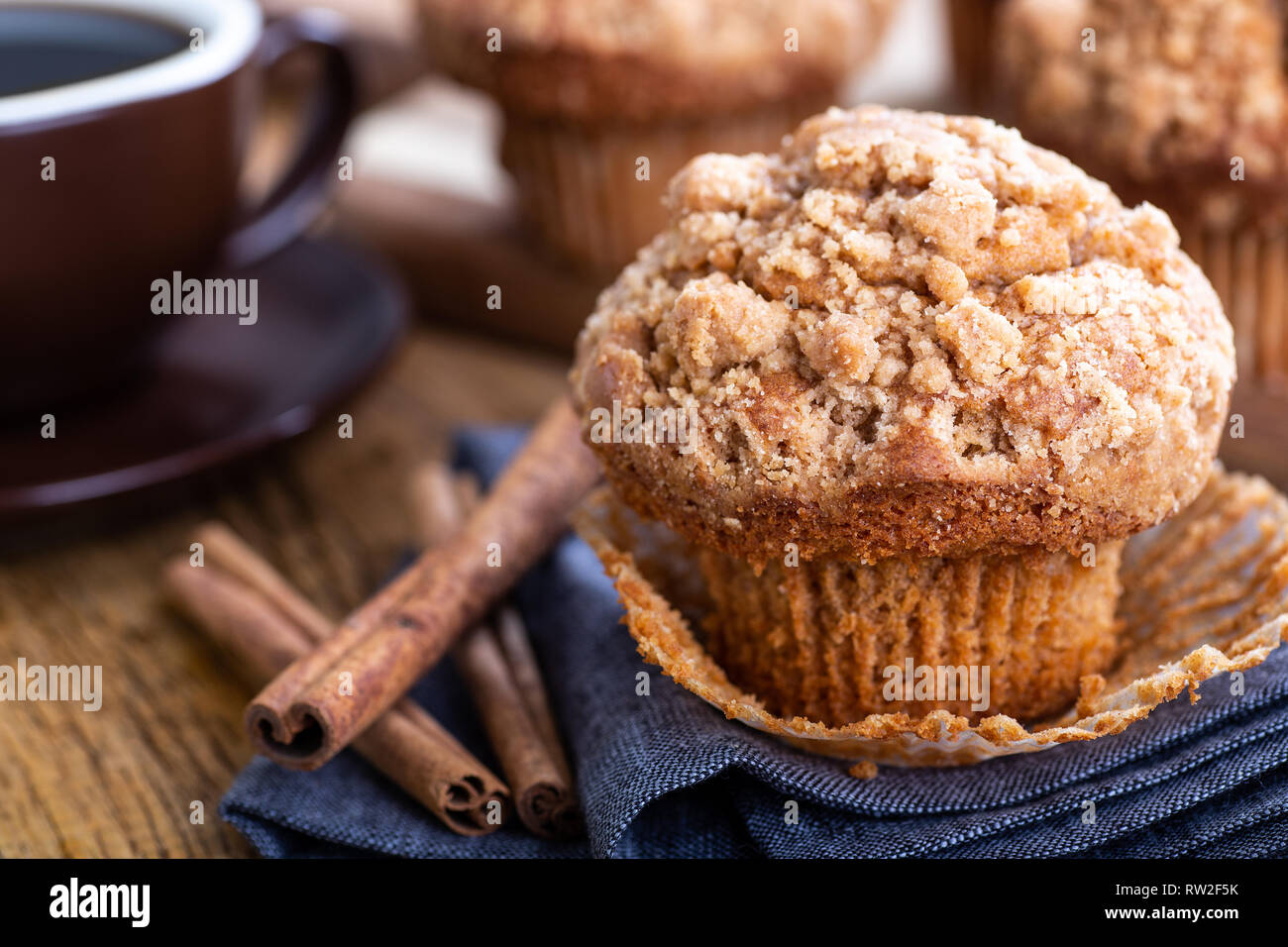 Muffins and coffee hi-res stock photography and images - Alamy