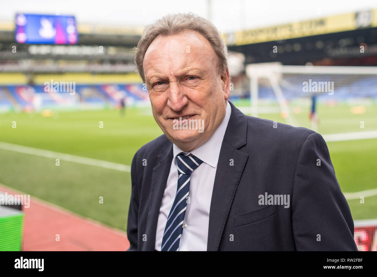 Crystal palace manager neil warnock hi-res stock photography and images ...
