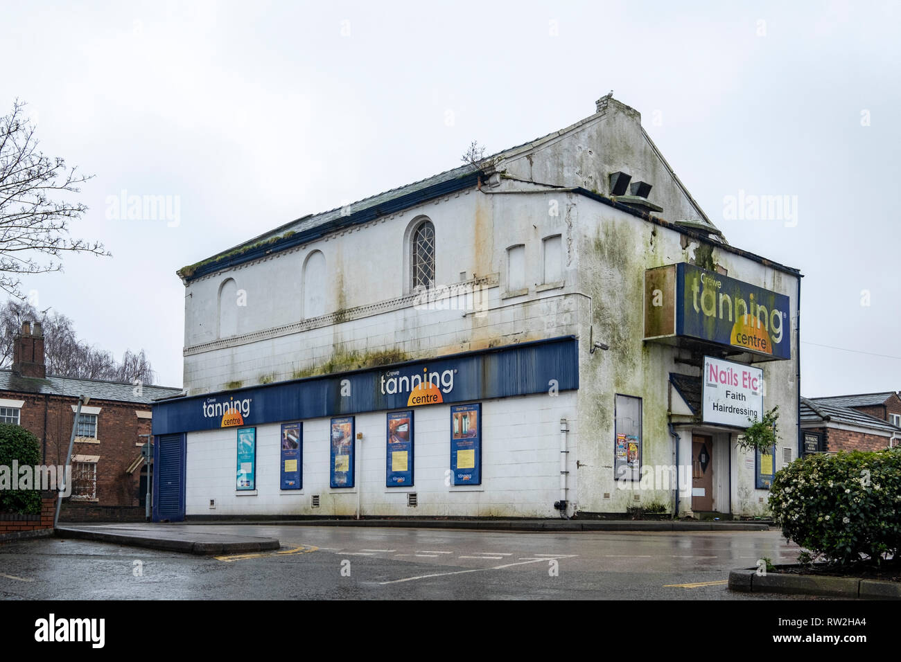 Boarded up building hi-res stock photography and images - Alamy