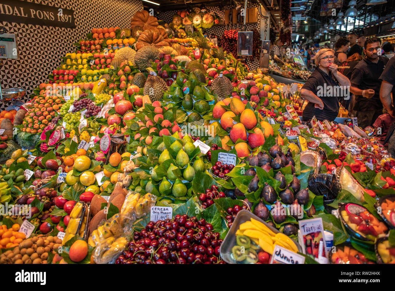 Mango spain barcelona hi-res stock photography and images - Alamy