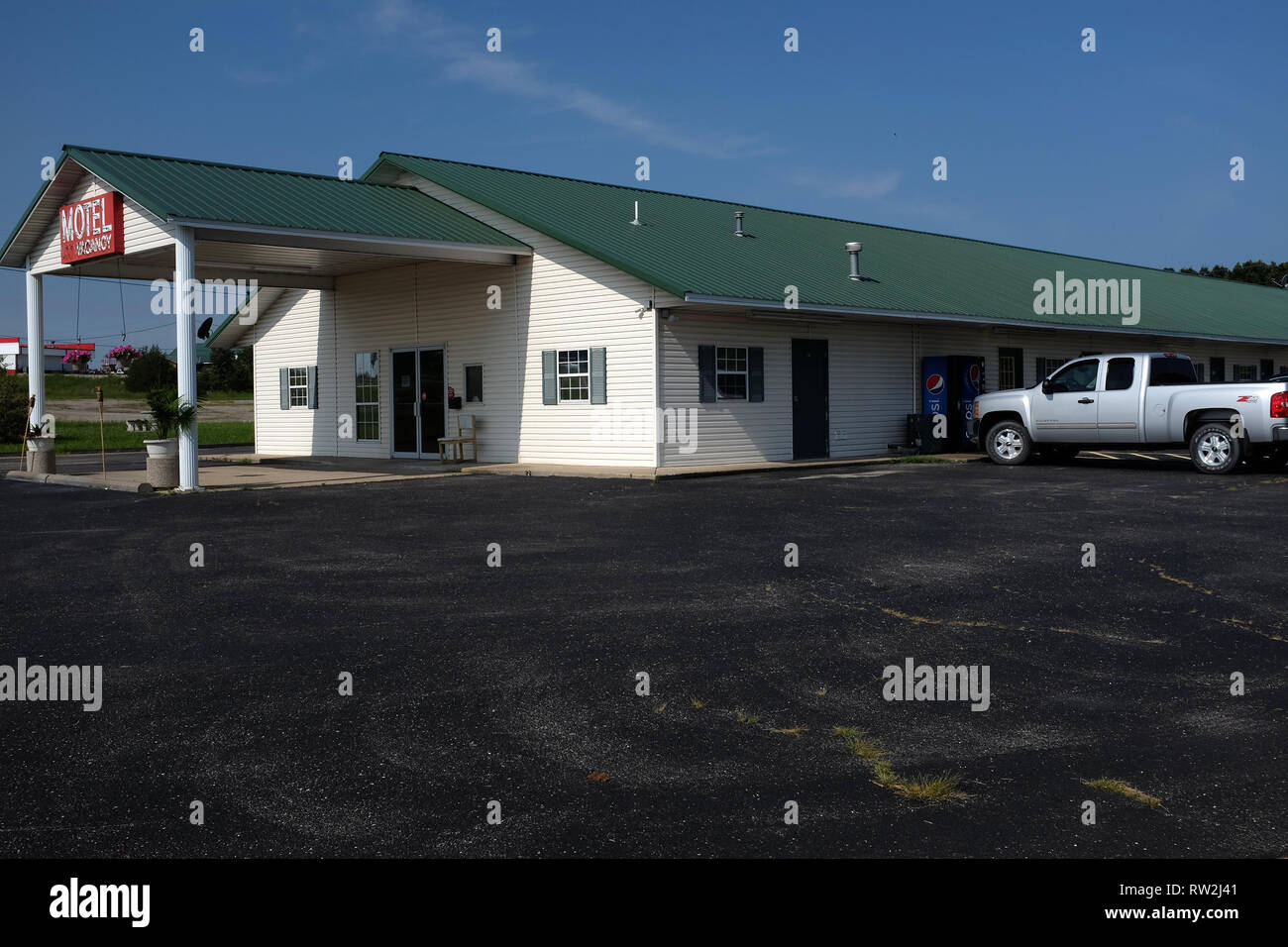 Cheap motel hi-res stock photography and images - Alamy