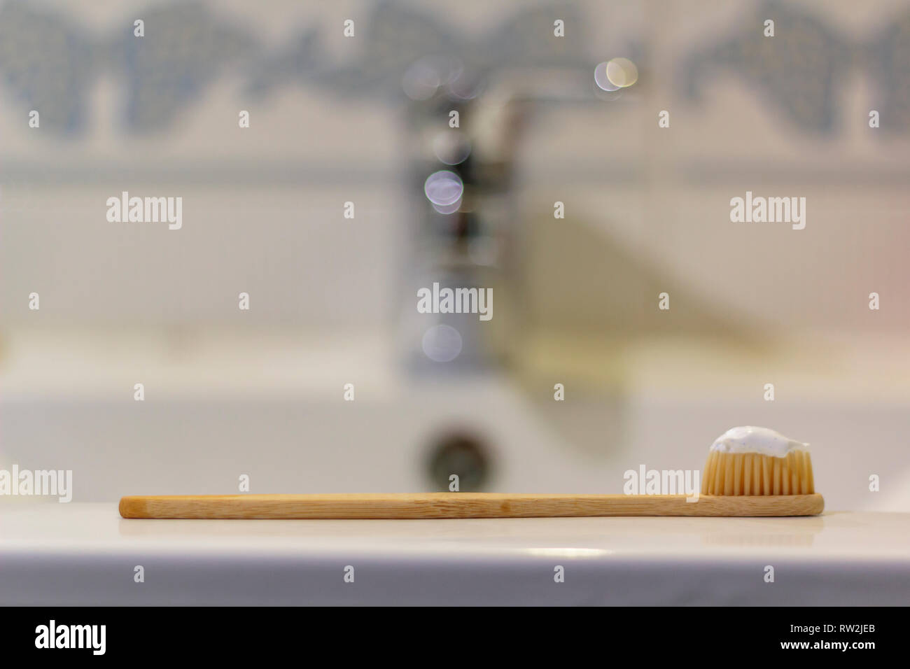 Toothbrush toothpaste sink hi-res stock photography and images - Alamy