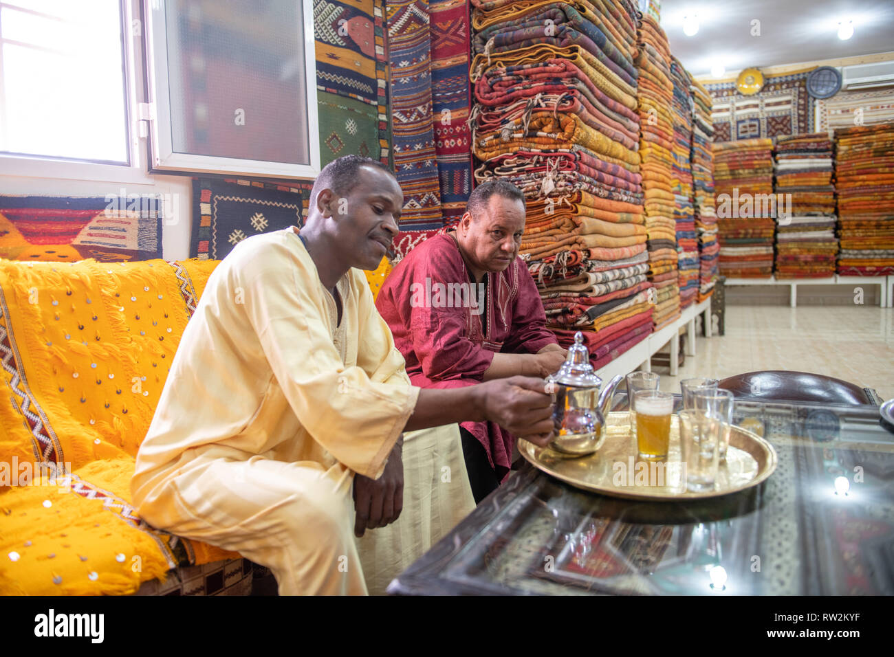 Men drinking tea hi-res stock photography and images - Alamy