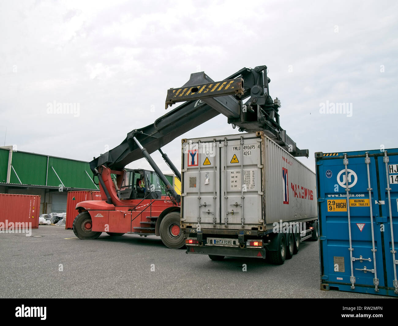 Dispatch center hi-res stock photography and images - Alamy