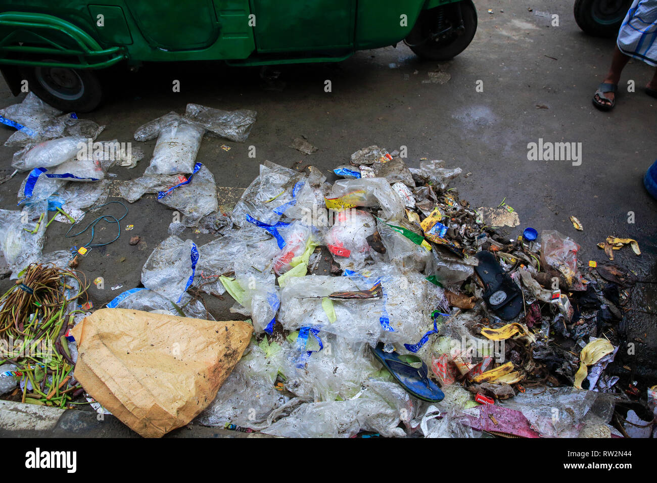 Garbage dumped side of road hi-res stock photography and images - Alamy