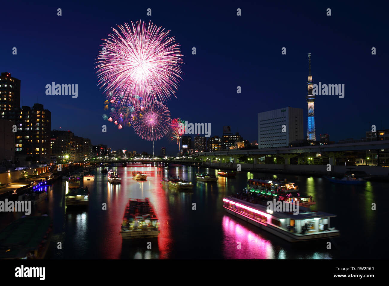 Tokyo sky tree fireworks hi-res stock photography and images - Alamy