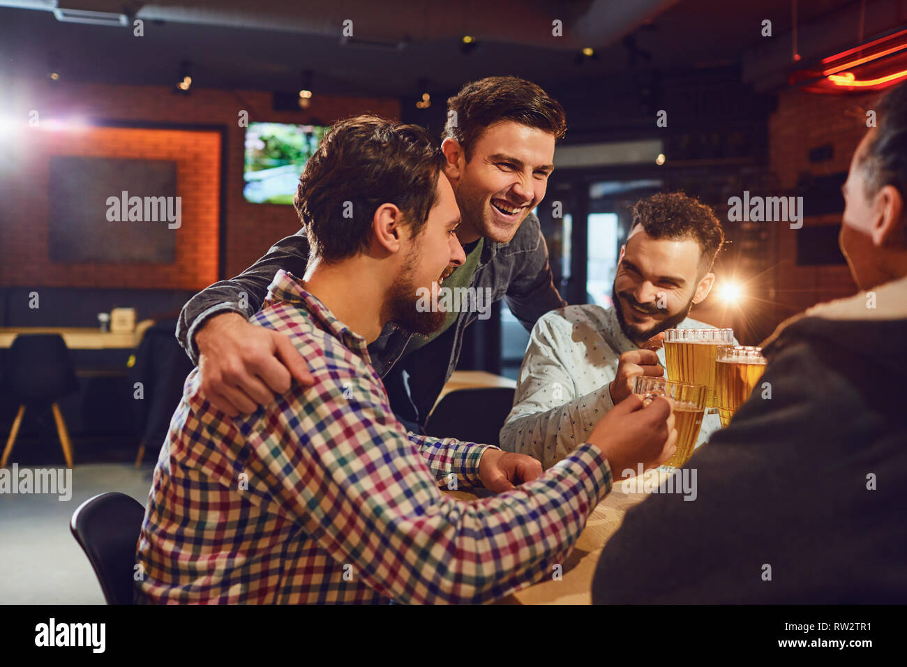 Friends talk, drink beer in a bar Stock Photo - Alamy