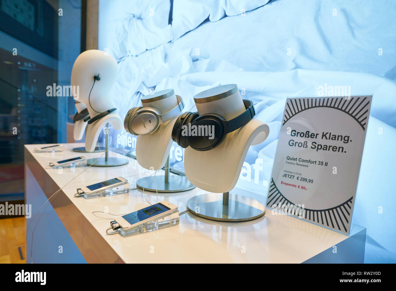 Bose Headphones High Resolution Stock Photography and Images - Alamy