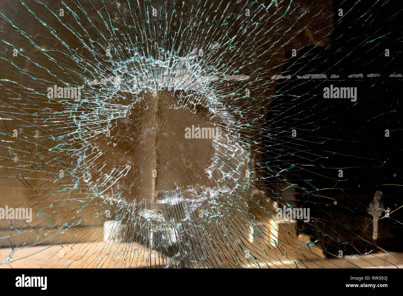 Smashed glass window hi-res stock photography and images - Alamy