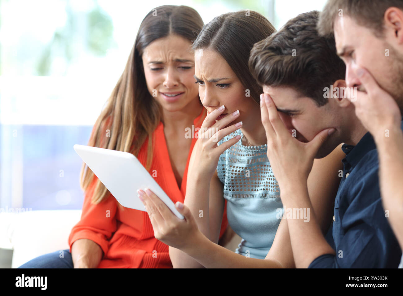 Friends holiday sad hi-res stock photography and images - Alamy