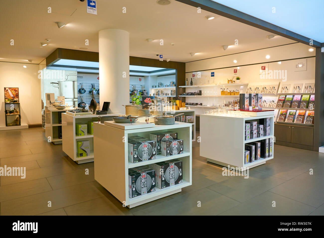 Zwilling knife hi-res stock photography and images - Alamy