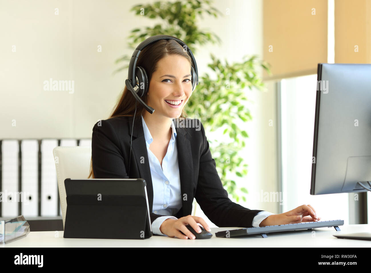 Telecommunication telemarketer hi-res stock photography and images - Alamy