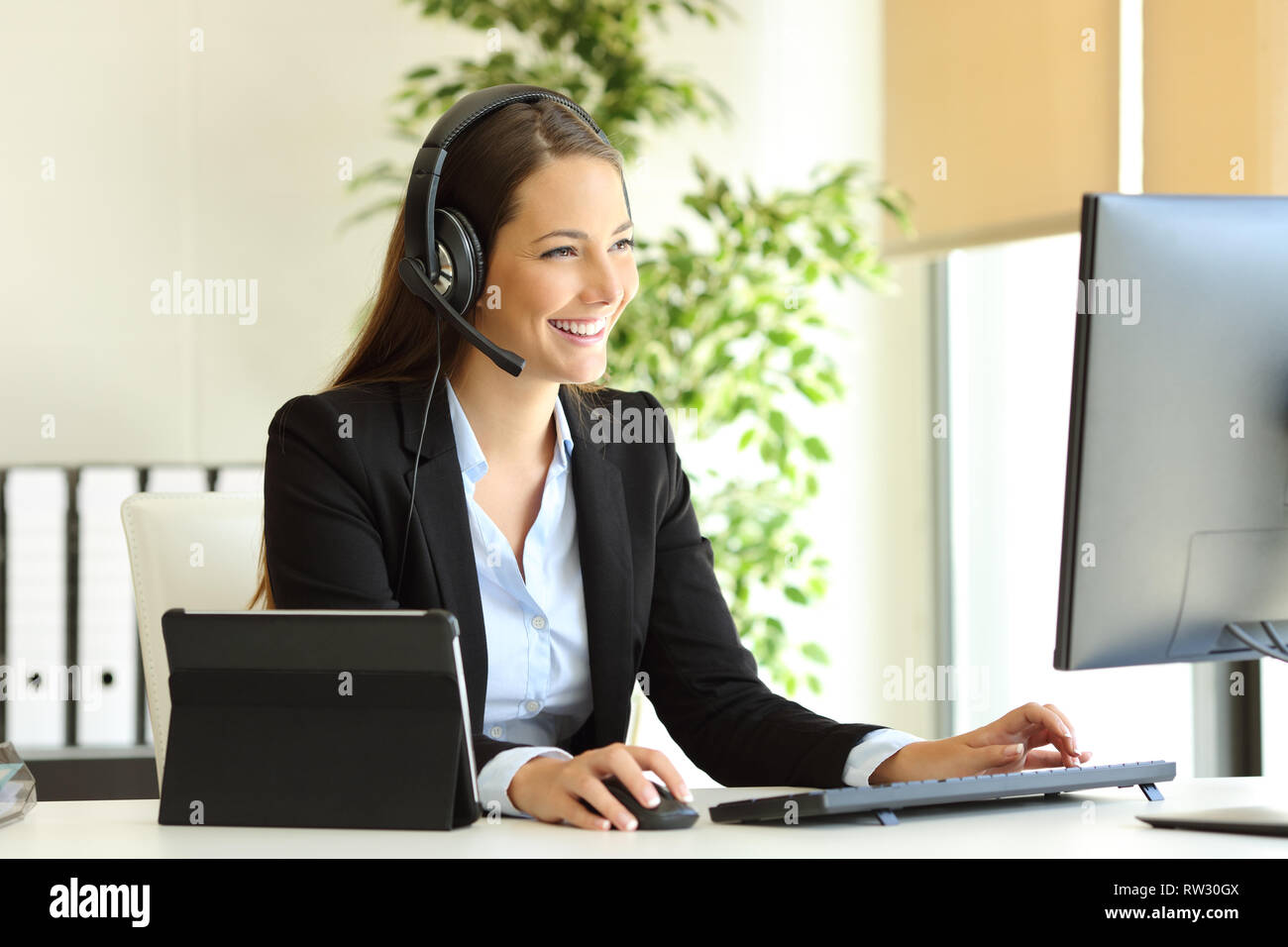 Telemarketer call hi-res stock photography and images - Alamy