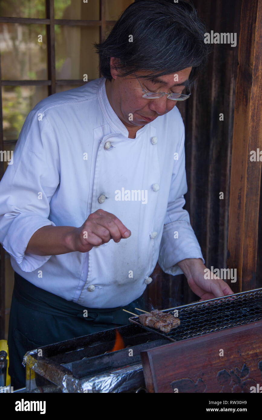 Man cooking asia hi-res stock photography and images - Alamy