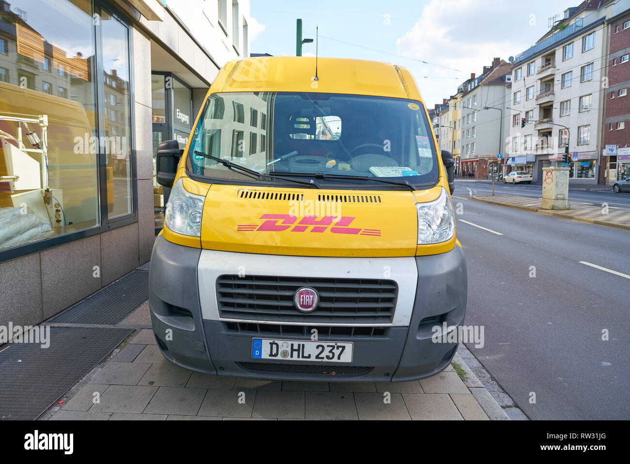 Deutsche dhl van hi-res stock photography and images - Alamy