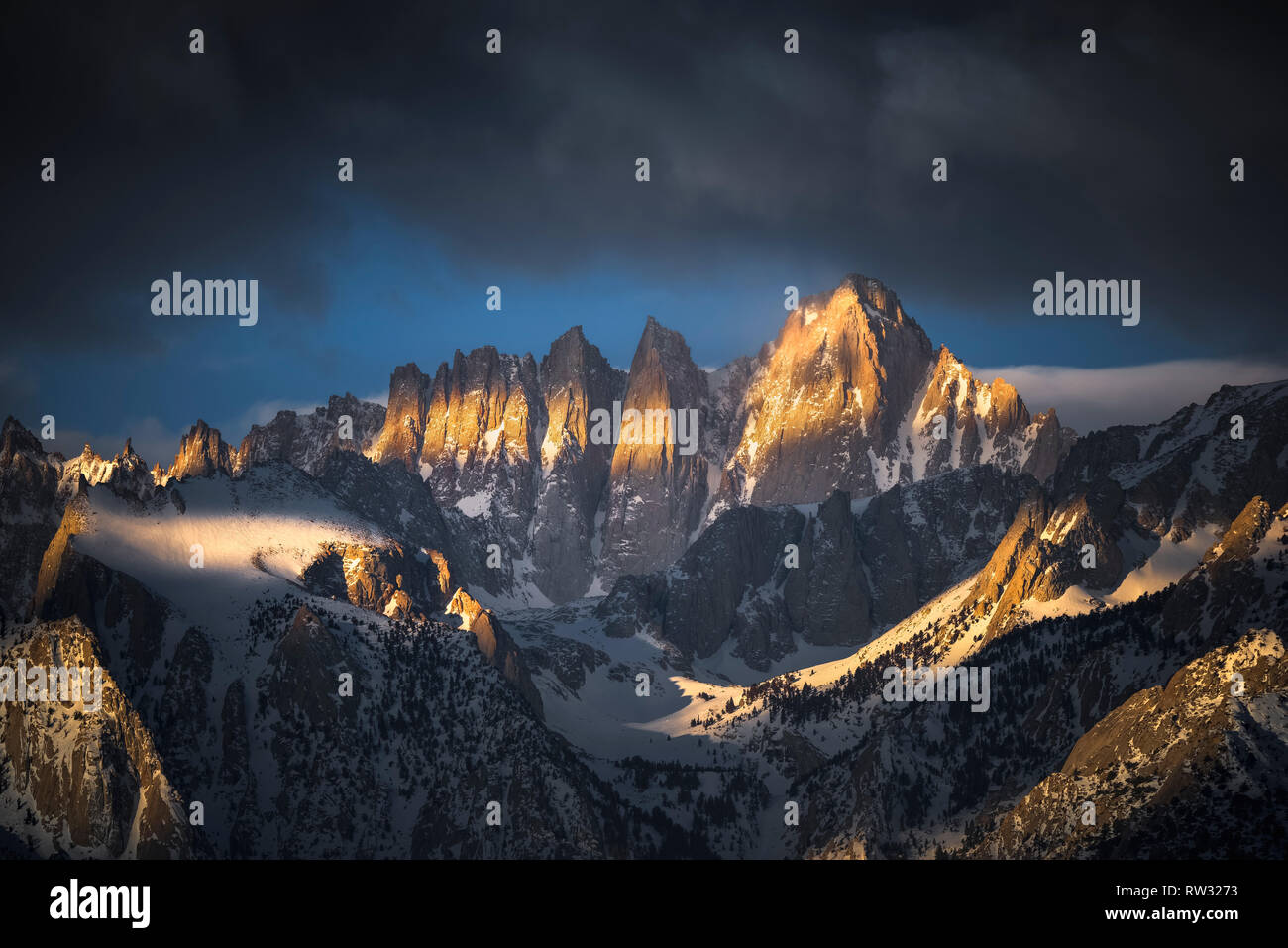 Mt. Whitney in the Sierra Nevada Range at Sunrise Stock Photo - Alamy