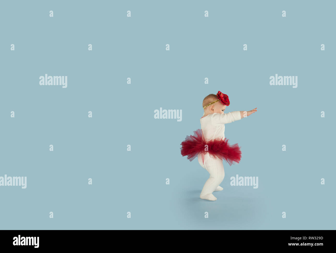 Girl dancing shadow on wall hi-res stock photography and images - Alamy