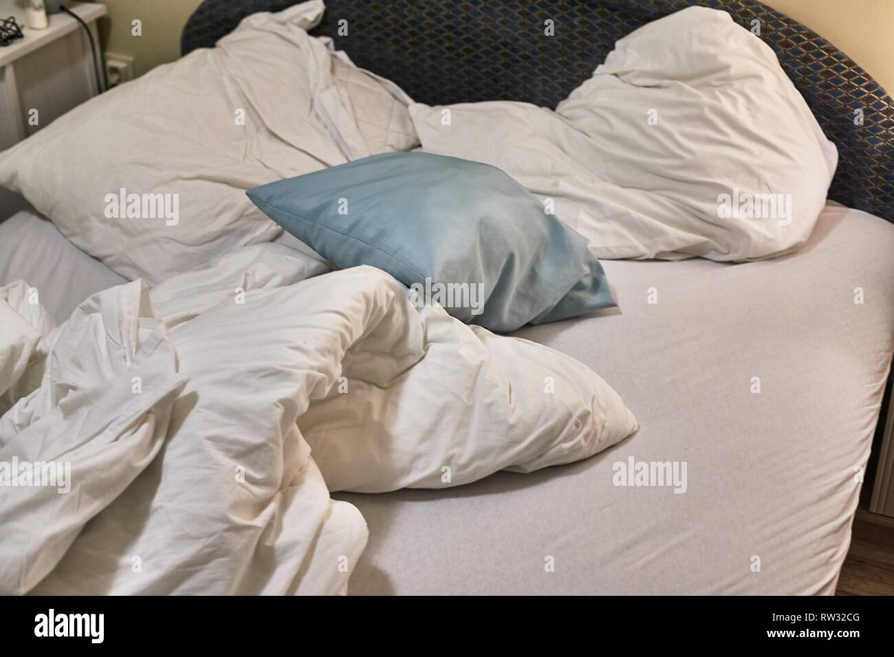 Made up bed hi-res stock photography and images - Alamy
