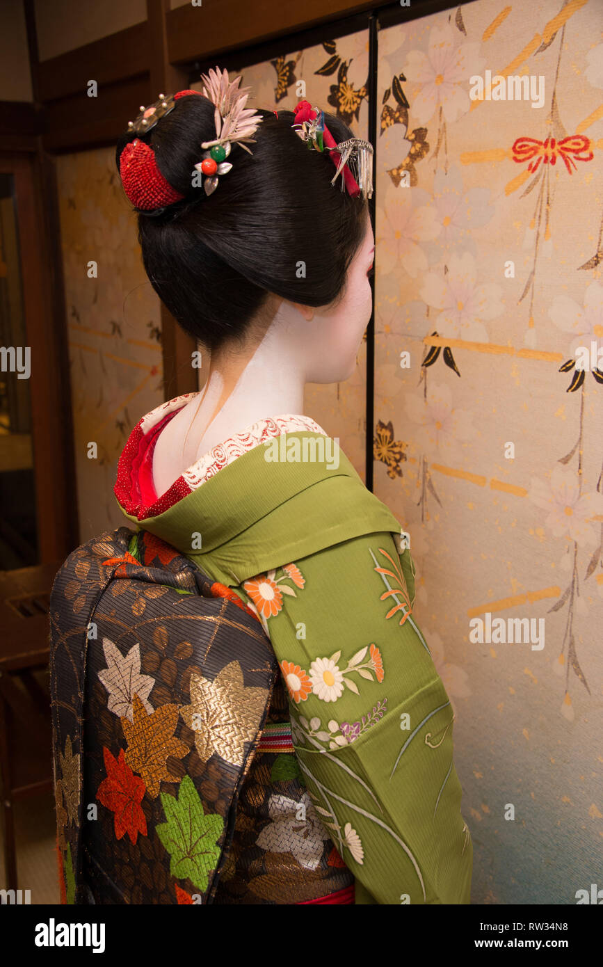 Geisha japan and back view hi-res stock photography and images - Alamy