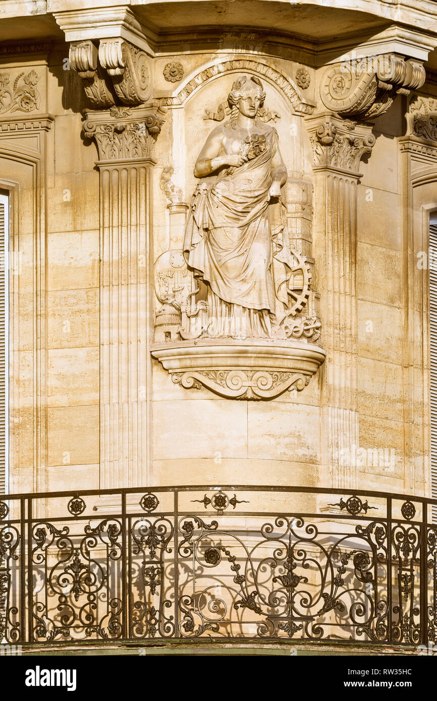 Statue nimes provence france statue hi-res stock photography and images ...