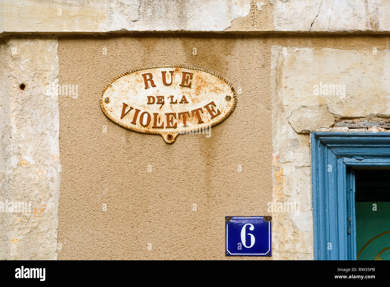 Nimes france street hi-res stock photography and images - Alamy